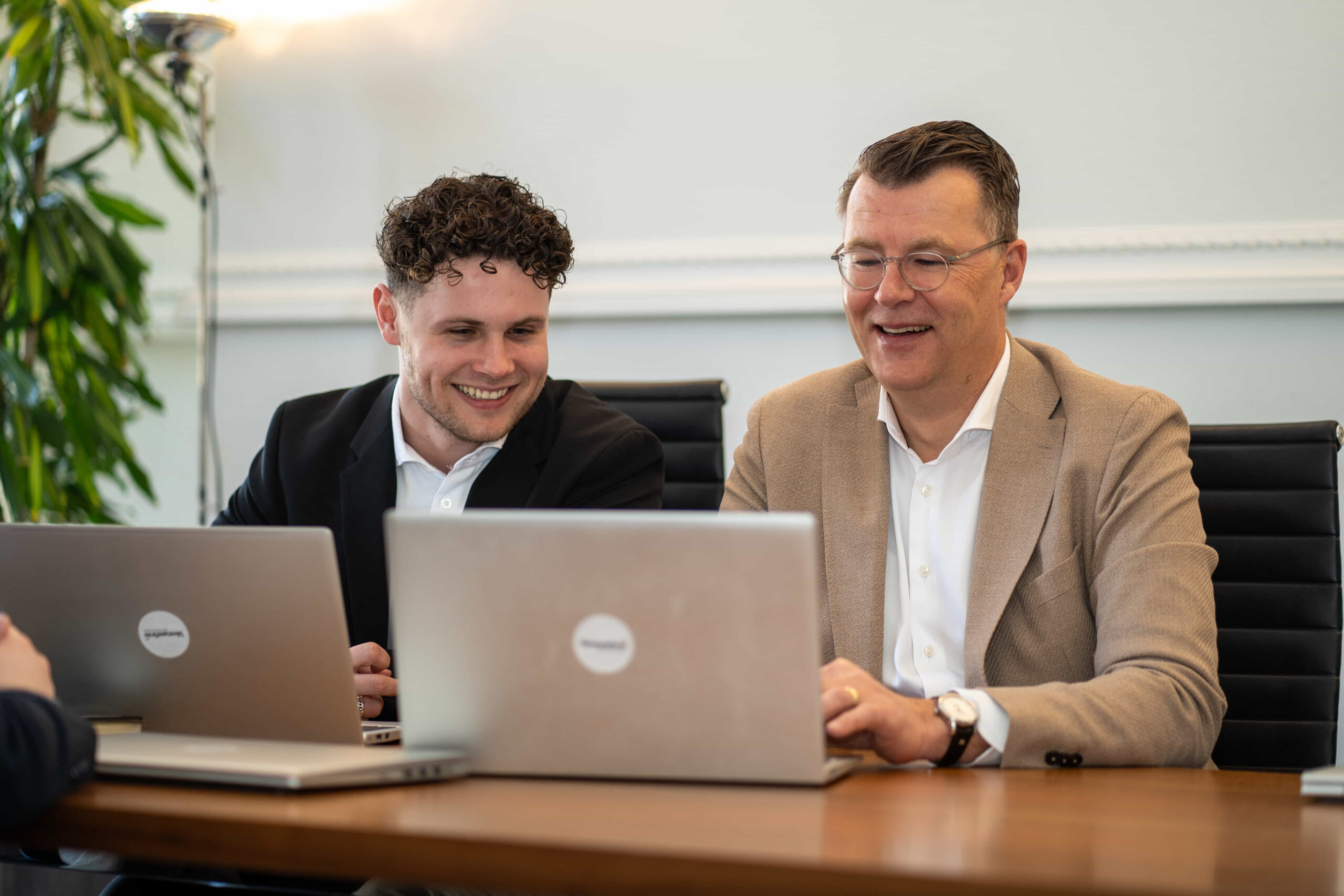 Wat is een juridische fusie? Uitleg en stappenplan